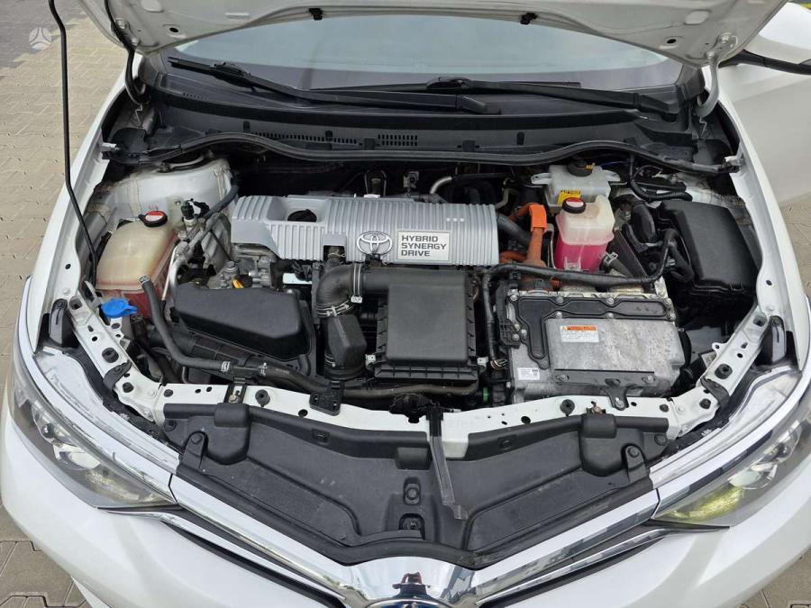 White Toyota Auris 2015 in Vilnius, with an engine capacity of 1.80 L and mileage of 219 thousand km for 10800 €, photo 16 on AUTOMOTO.COM.LV