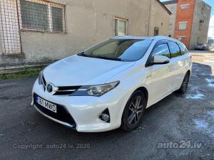 Белый Тойота Аурис 2015 в Таллин, объемом двигателя 1.80 л и пробегом 415 тыс. км за 5999 €, фото  на AUTOMOTO.COM.LV