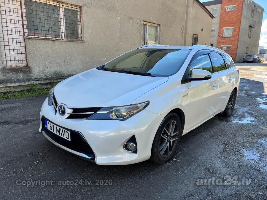 Balts Toyota Auris 2015 Tallina, ar dzinēja tilpumu 1.80 L un nobraukumu 415 tūkst. km par 5999 €, foto 1 vietnē AUTOMOTO.COM.LV