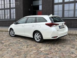White Toyota Auris 2016 in Riga, with an engine capacity of 1.60 L and mileage of 0 thousand km for 6500 €, photo 6 on AUTOMOTO.COM.LV