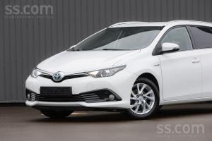 White Toyota Auris 2016 in Jelgava, with an engine capacity of 1.80 L and mileage of 0 thousand km for 9700 €, photo 2 on AUTOMOTO.COM.LV