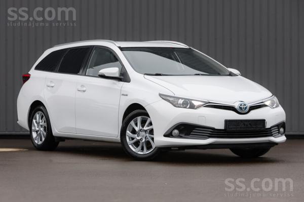 White Toyota Auris 2016 in Jelgava, with an engine capacity of 1.80 L and mileage of 0 thousand km for 9700 €, photo 4 on AUTOMOTO.COM.LV