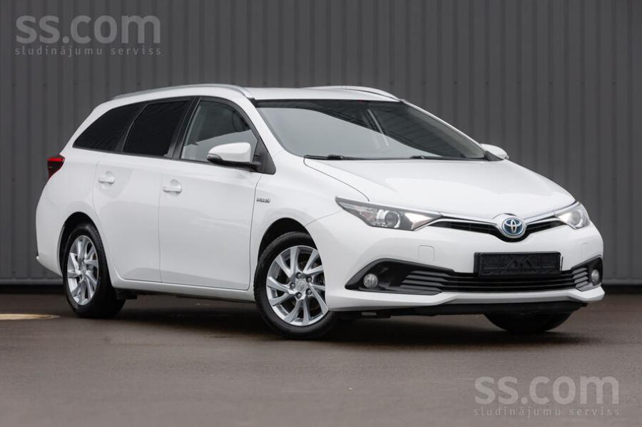 White Toyota Auris 2016 in Jelgava, with an engine capacity of 1.80 L and mileage of 0 thousand km for 9700 €, photo 4 on AUTOMOTO.COM.LV