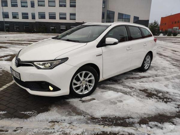 Balts Toyota Auris 2016 Viļņa, ar dzinēja tilpumu 1.80 L un nobraukumu 178 tūkst. km par 8650 €, foto 1 vietnē AUTOMOTO.COM.LV