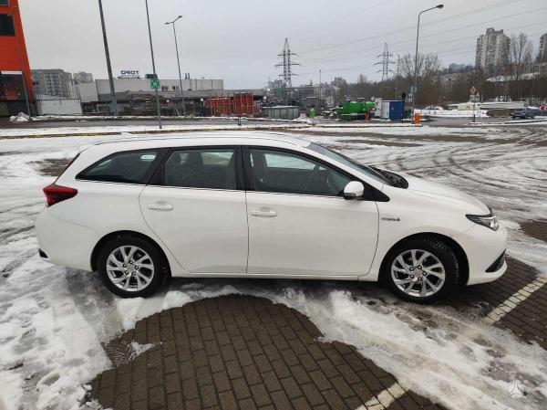 Balts Toyota Auris 2016 Viļņa, ar dzinēja tilpumu 1.80 L un nobraukumu 178 tūkst. km par 8650 €, foto 4 vietnē AUTOMOTO.COM.LV