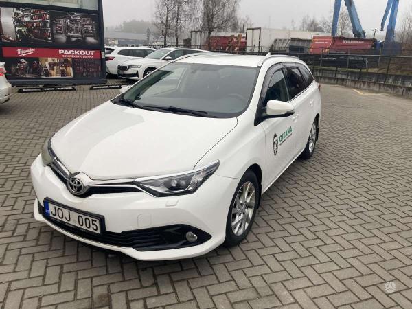 White Toyota Auris 2016 in Vilnius, with an engine capacity of 1.60 L and mileage of 325 thousand km for 6000 €, photo 3 on AUTOMOTO.COM.LV