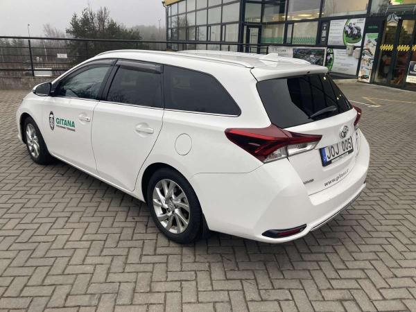 White Toyota Auris 2016 in Vilnius, with an engine capacity of 1.60 L and mileage of 325 thousand km for 6000 €, photo 6 on AUTOMOTO.COM.LV