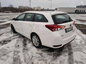 White Toyota Auris 2016 in Vilnius, with an engine capacity of 1.80 L and mileage of 178 thousand km for 8650 €, photo 7 on AUTOMOTO.COM.LV