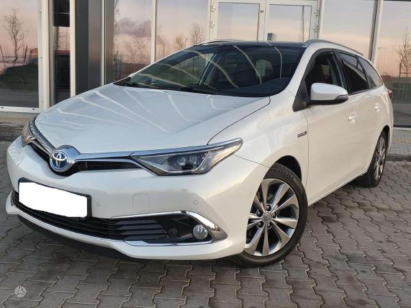 White Toyota Auris 2016 in Vilnius, with an engine capacity of 1.80 L and mileage of 172 thousand km for 11980 €, photo 2 on AUTOMOTO.COM.LV