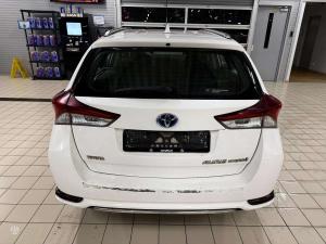 White Toyota Auris 2016 in Vilnius, with an engine capacity of 1.80 L and mileage of 238 thousand km for 5999 €, photo 8 on AUTOMOTO.COM.LV