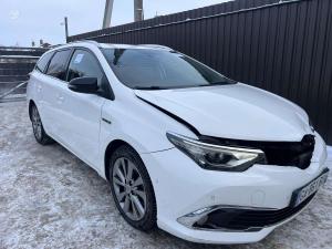 White Toyota Auris 2016 in Kaunas, with an engine capacity of 1.80 L and mileage of 287 thousand km for 4600 €, photo  on AUTOMOTO.COM.LV