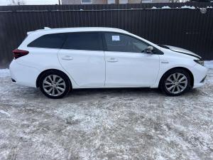 White Toyota Auris 2016 in Kaunas, with an engine capacity of 1.80 L and mileage of 287 thousand km for 4600 €, photo 4 on AUTOMOTO.COM.LV