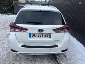 White Toyota Auris 2016 in Kaunas, with an engine capacity of 1.80 L and mileage of 287 thousand km for 4600 €, photo 8 on AUTOMOTO.COM.LV