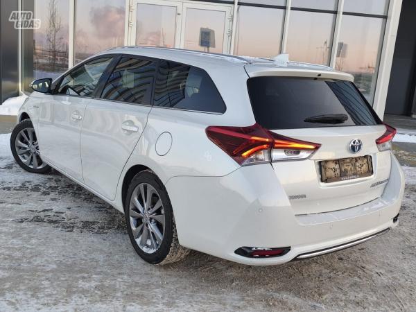 Balts Toyota Auris 2016 Viļņa, ar dzinēja tilpumu 1.80 L un nobraukumu 173 tūkst. km par 11750 €, foto 6 vietnē AUTOMOTO.COM.LV