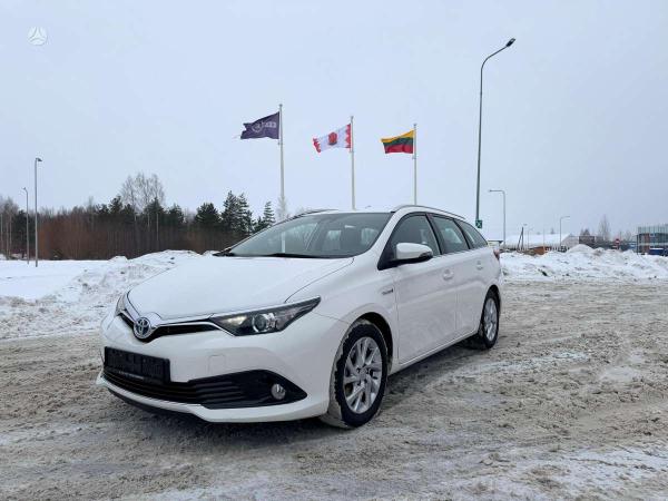 Balts Toyota Auris 2016 Panevēža, ar dzinēja tilpumu 1.80 L un nobraukumu 254 tūkst. km par 7999 €, foto 1 vietnē AUTOMOTO.COM.LV