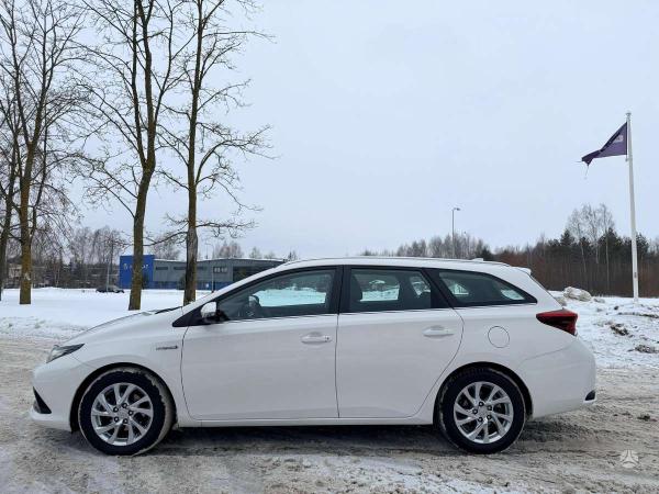 Balts Toyota Auris 2016 Panevēža, ar dzinēja tilpumu 1.80 L un nobraukumu 254 tūkst. km par 7999 €, foto 2 vietnē AUTOMOTO.COM.LV