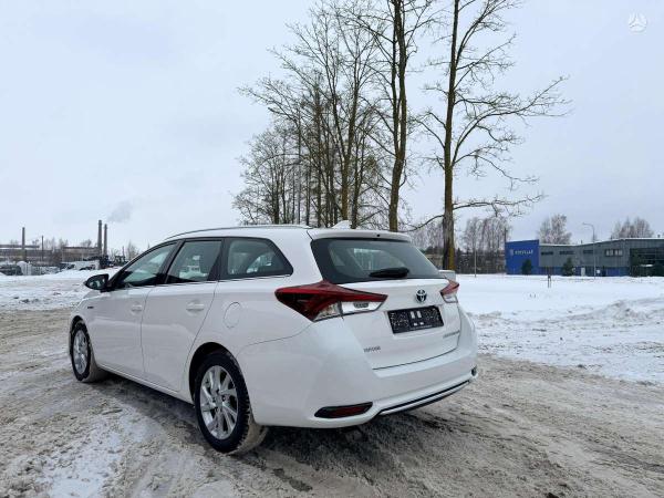 Balts Toyota Auris 2016 Panevēža, ar dzinēja tilpumu 1.80 L un nobraukumu 254 tūkst. km par 7999 €, foto 3 vietnē AUTOMOTO.COM.LV