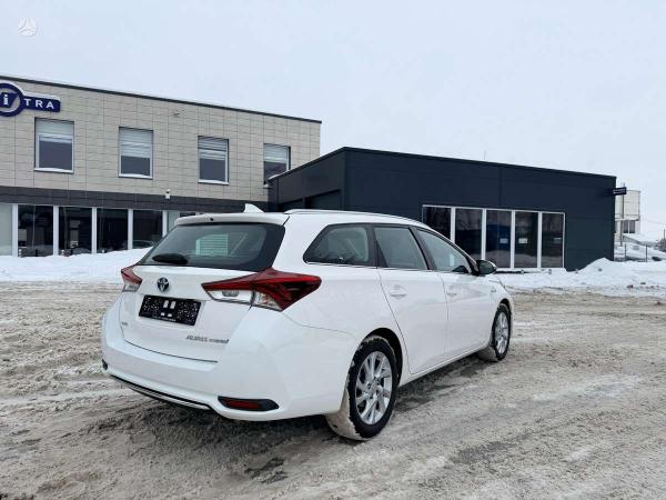 Balts Toyota Auris 2016 Panevēža, ar dzinēja tilpumu 1.80 L un nobraukumu 254 tūkst. km par 7999 €, foto 4 vietnē AUTOMOTO.COM.LV