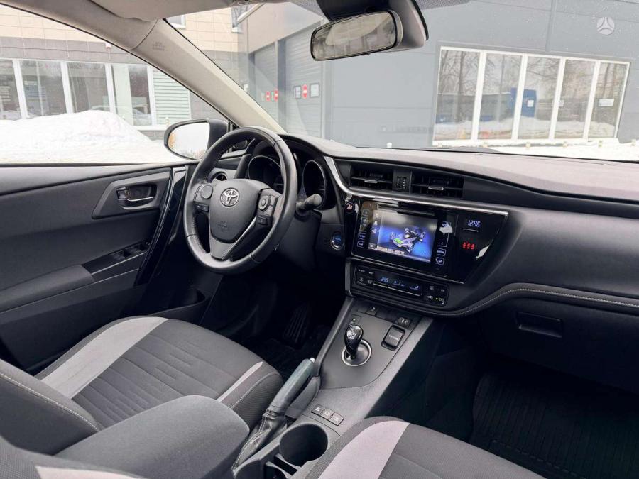 Balts Toyota Auris 2016 Panevēža, ar dzinēja tilpumu 1.80 L un nobraukumu 254 tūkst. km par 7999 €, foto 17 vietnē AUTOMOTO.COM.LV