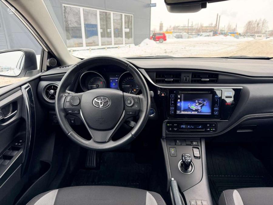 Balts Toyota Auris 2016 Panevēža, ar dzinēja tilpumu 1.80 L un nobraukumu 254 tūkst. km par 7999 €, foto 18 vietnē AUTOMOTO.COM.LV