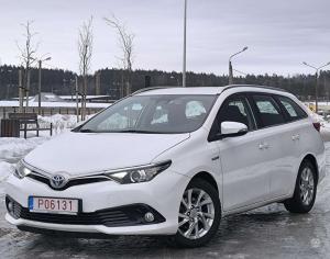 White Toyota Auris 2016 in Vilnius, with an engine capacity of 1.80 L and mileage of 297 thousand km for 7500 €, photo  on AUTOMOTO.COM.LV