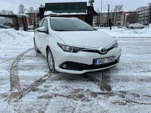 Balts Toyota Auris 2016 Tallina, ar dzinēja tilpumu 1.60 L un nobraukumu 150 tūkst. km par 8900 €, foto  vietnē AUTOMOTO.COM.LV