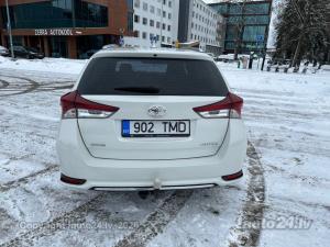 White Toyota Auris 2016 in Tallinn, with an engine capacity of 1.60 L and mileage of 150 thousand km for 8900 €, photo 3 on AUTOMOTO.COM.LV