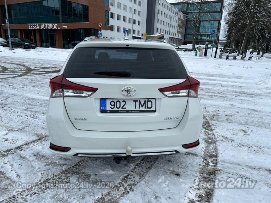 White Toyota Auris 2016 in Tallinn, with an engine capacity of 1.60 L and mileage of 150 thousand km for 8900 €, photo 3 on AUTOMOTO.COM.LV