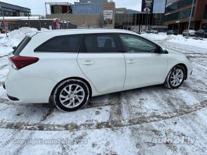 White Toyota Auris 2016 in Tallinn, with an engine capacity of 1.60 L and mileage of 150 thousand km for 8900 €, photo 4 on AUTOMOTO.COM.LV