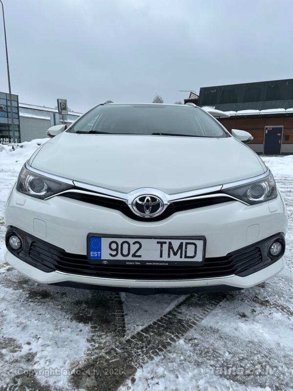 Balts Toyota Auris 2016 Tallina, ar dzinēja tilpumu 1.60 L un nobraukumu 150 tūkst. km par 8900 €, foto 5 vietnē AUTOMOTO.COM.LV