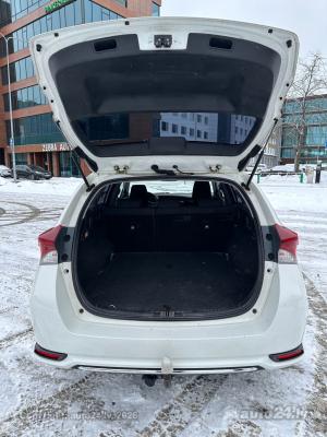 White Toyota Auris 2016 in Tallinn, with an engine capacity of 1.60 L and mileage of 150 thousand km for 8900 €, photo 6 on AUTOMOTO.COM.LV