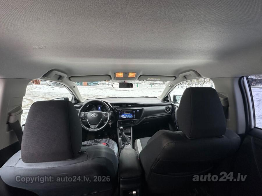 White Toyota Auris 2016 in Tallinn, with an engine capacity of 1.60 L and mileage of 150 thousand km for 8900 €, photo 8 on AUTOMOTO.COM.LV