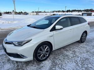 White Toyota Auris 2016 in Vilnius, with an engine capacity of 1.80 L and mileage of 173 thousand km for 10900 €, photo 6 on AUTOMOTO.COM.LV
