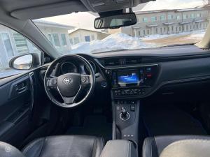 White Toyota Auris 2016 in Vilnius, with an engine capacity of 1.80 L and mileage of 173 thousand km for 10900 €, photo 13 on AUTOMOTO.COM.LV