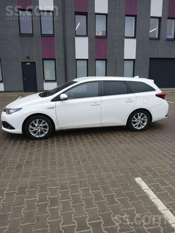 Balts Toyota Auris 2016 Rīga, ar dzinēja tilpumu 1.80 L un nobraukumu 350 tūkst. km par 7500 €, foto 2 vietnē AUTOMOTO.COM.LV