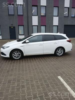 Balts Toyota Auris 2016 Rīga, ar dzinēja tilpumu 1.80 L un nobraukumu 350 tūkst. km par 7500 €, foto 3 vietnē AUTOMOTO.COM.LV