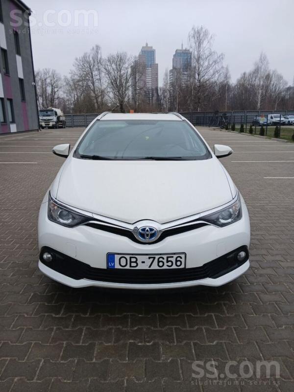 Balts Toyota Auris 2016 Rīga, ar dzinēja tilpumu 1.80 L un nobraukumu 350 tūkst. km par 7500 €, foto 3 vietnē AUTOMOTO.COM.LV