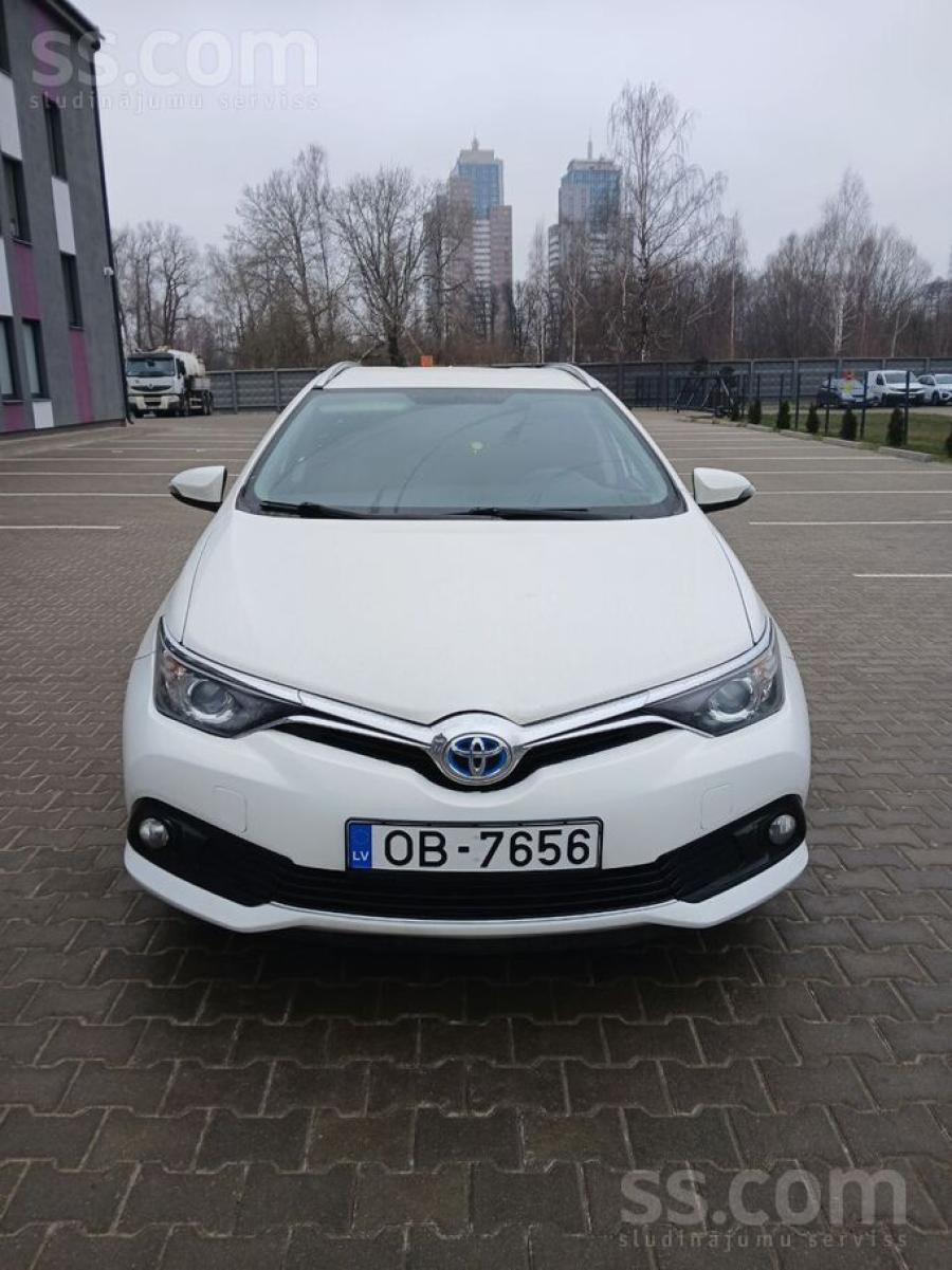 Balts Toyota Auris 2016 Rīga, ar dzinēja tilpumu 1.80 L un nobraukumu 350 tūkst. km par 7500 €, foto 4 vietnē AUTOMOTO.COM.LV