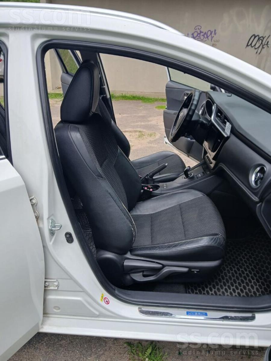 Balts Toyota Auris 2016 Rīga, ar dzinēja tilpumu 1.80 L un nobraukumu 350 tūkst. km par 7500 €, foto 5 vietnē AUTOMOTO.COM.LV