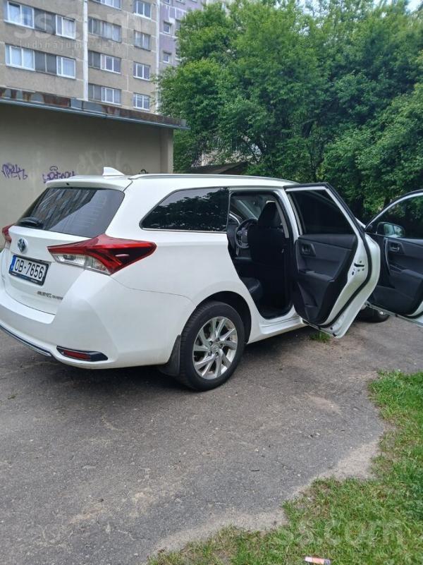 Balts Toyota Auris 2016 Rīga, ar dzinēja tilpumu 1.80 L un nobraukumu 350 tūkst. km par 7500 €, foto 6 vietnē AUTOMOTO.COM.LV