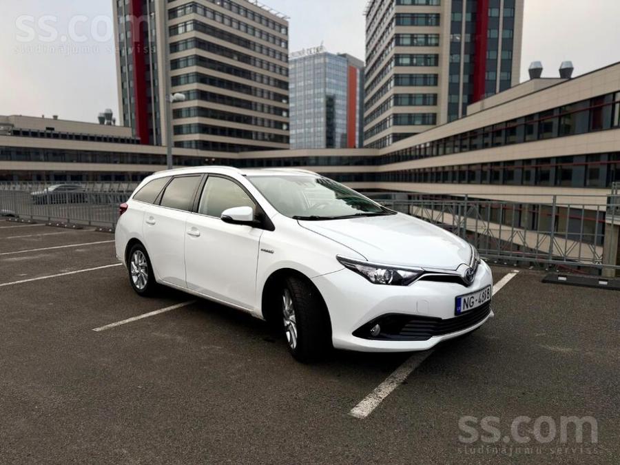 Balts Toyota Auris 2016 Rīga, ar dzinēja tilpumu 1.80 L un nobraukumu 201 tūkst. km par 8100 €, foto 1 vietnē AUTOMOTO.COM.LV