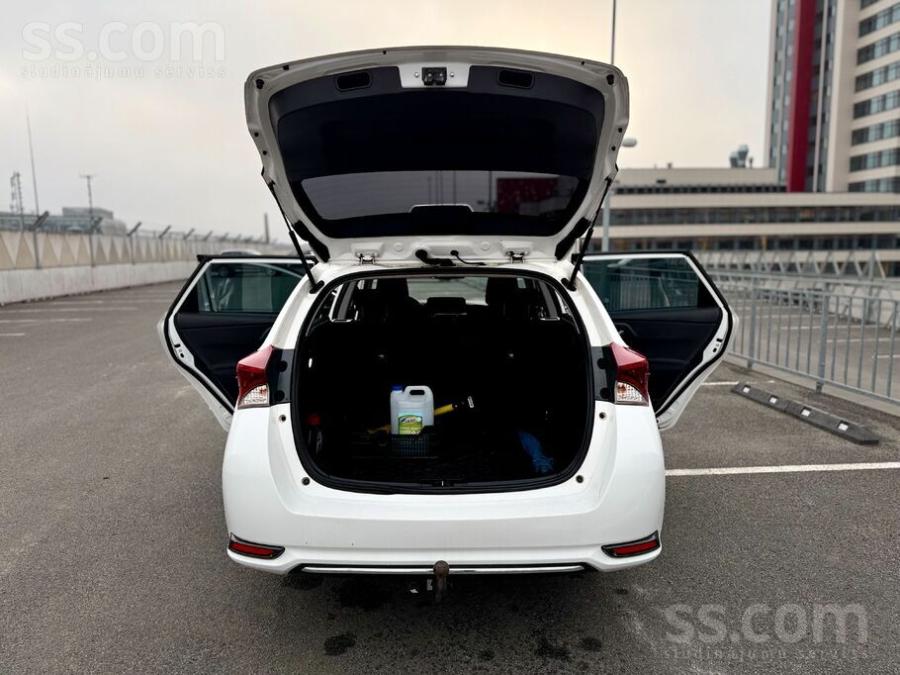 Balts Toyota Auris 2016 Rīga, ar dzinēja tilpumu 1.80 L un nobraukumu 201 tūkst. km par 8100 €, foto 5 vietnē AUTOMOTO.COM.LV