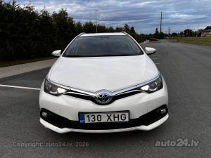 Белый Тойота Аурис 2016 в Таллин, объемом двигателя 1.80 л и пробегом 349 тыс. км за 7500 €, фото 3 на AUTOMOTO.COM.LV