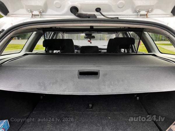 White Toyota Auris 2016 in Tallinn, with an engine capacity of 1.80 L and mileage of 349 thousand km for 7500 €, photo 8 on AUTOMOTO.COM.LV