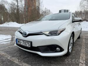 Белый Тойота Аурис 2016 в Рига, объемом двигателя 1.80 л и пробегом 119 тыс. км за 10500 €, фото  на AUTOMOTO.COM.LV