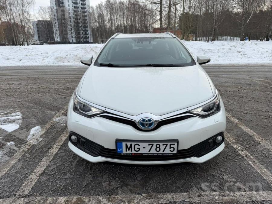 Balts Toyota Auris 2016 Rīga, ar dzinēja tilpumu 1.80 L un nobraukumu 119 tūkst. km par 10500 €, foto 3 vietnē AUTOMOTO.COM.LV