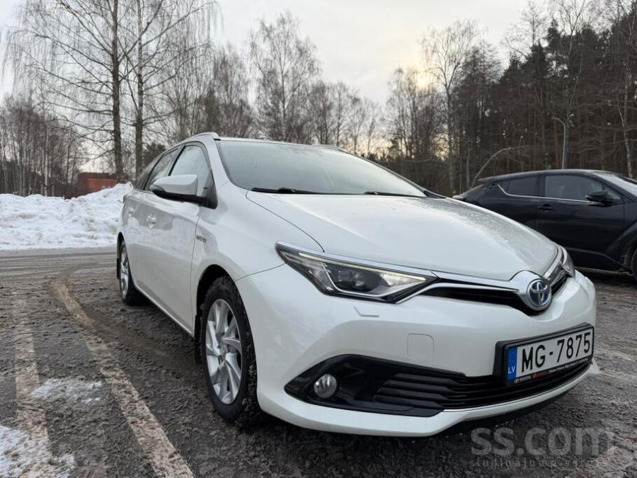 Balts Toyota Auris 2016 Rīga, ar dzinēja tilpumu 1.80 L un nobraukumu 119 tūkst. km par 10500 €, foto 4 vietnē AUTOMOTO.COM.LV