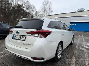 Balts Toyota Auris 2016 Rīga, ar dzinēja tilpumu 1.80 L un nobraukumu 119 tūkst. km par 10500 €, foto 6 vietnē AUTOMOTO.COM.LV