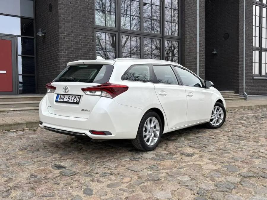 White Toyota Auris 2016 in Riga, with an engine capacity of 1.60 L and mileage of 300 thousand km for 6600 €, photo 6 on AUTOMOTO.COM.LV