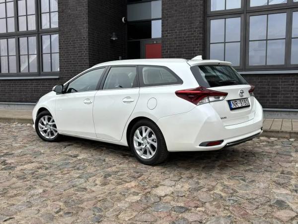 White Toyota Auris 2016 in Riga, with an engine capacity of 1.60 L and mileage of 300 thousand km for 6600 €, photo 6 on AUTOMOTO.COM.LV